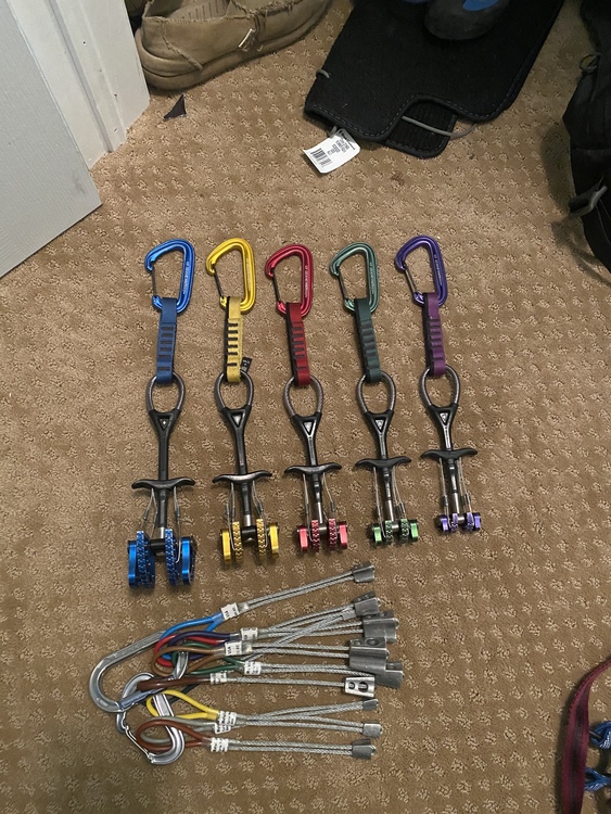 FS: STANDARD RACK NEW CONDITION