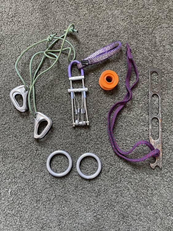 FS: 2x Petzl Tibloc, Omega Figure 8, free rap rings and nut tool