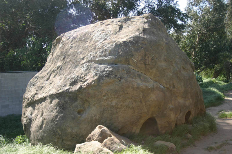 Bouldering in Pyramid Rock, Los Angeles Basin