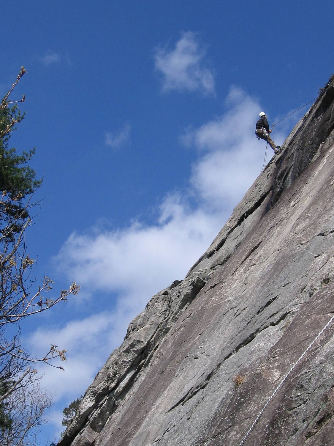 Robert raps off P1 of Dihedral at Mount Yonah
