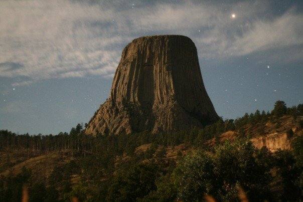 Devils Tower at night