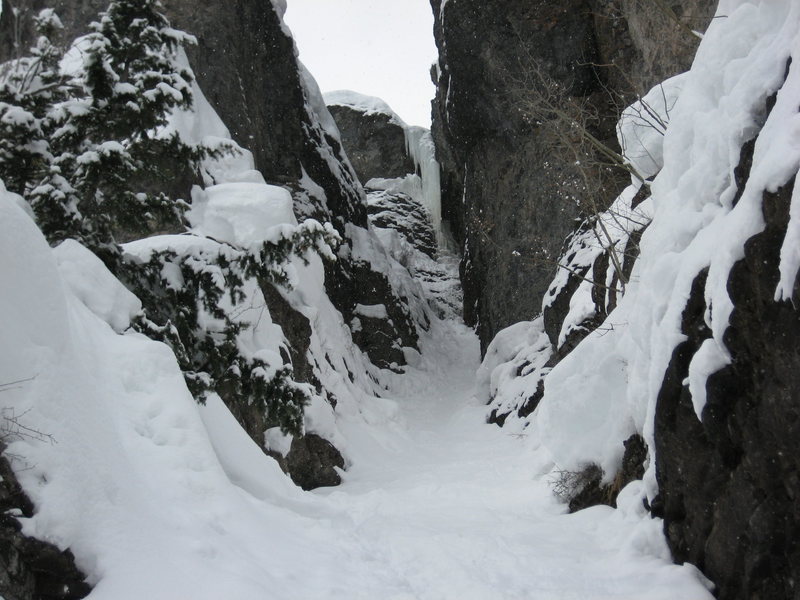Beyond the big chockstone. Upper Chockstone Chimney on February 23 ...
