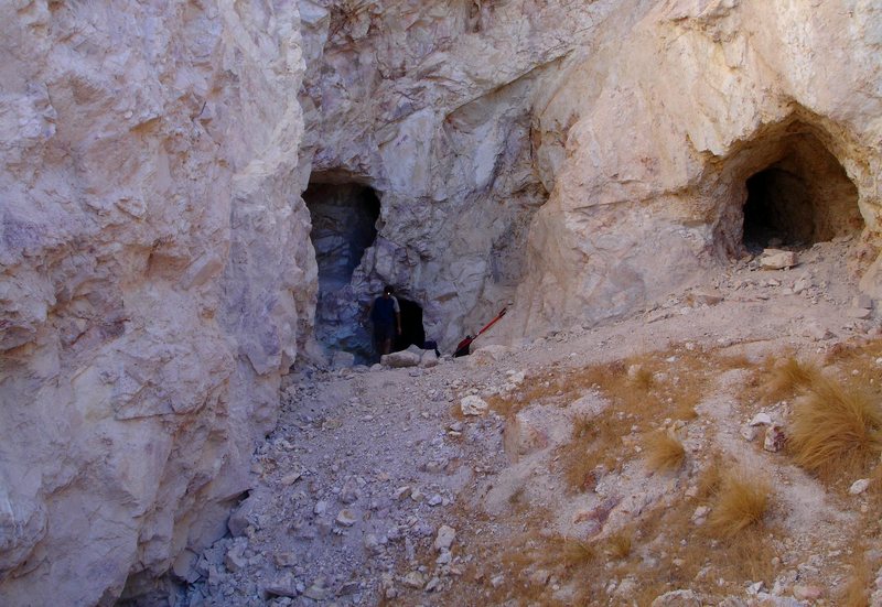 Exploring the Toltec~turquoise mine in the Mojave desert. Mmmmm ...