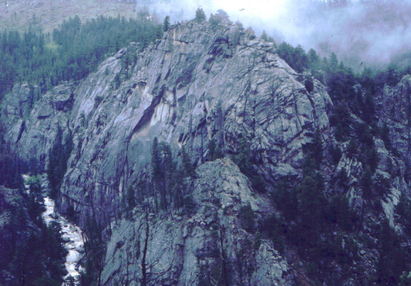 Misty mountain tops in Dream Canyon, photo: Bob Horan.