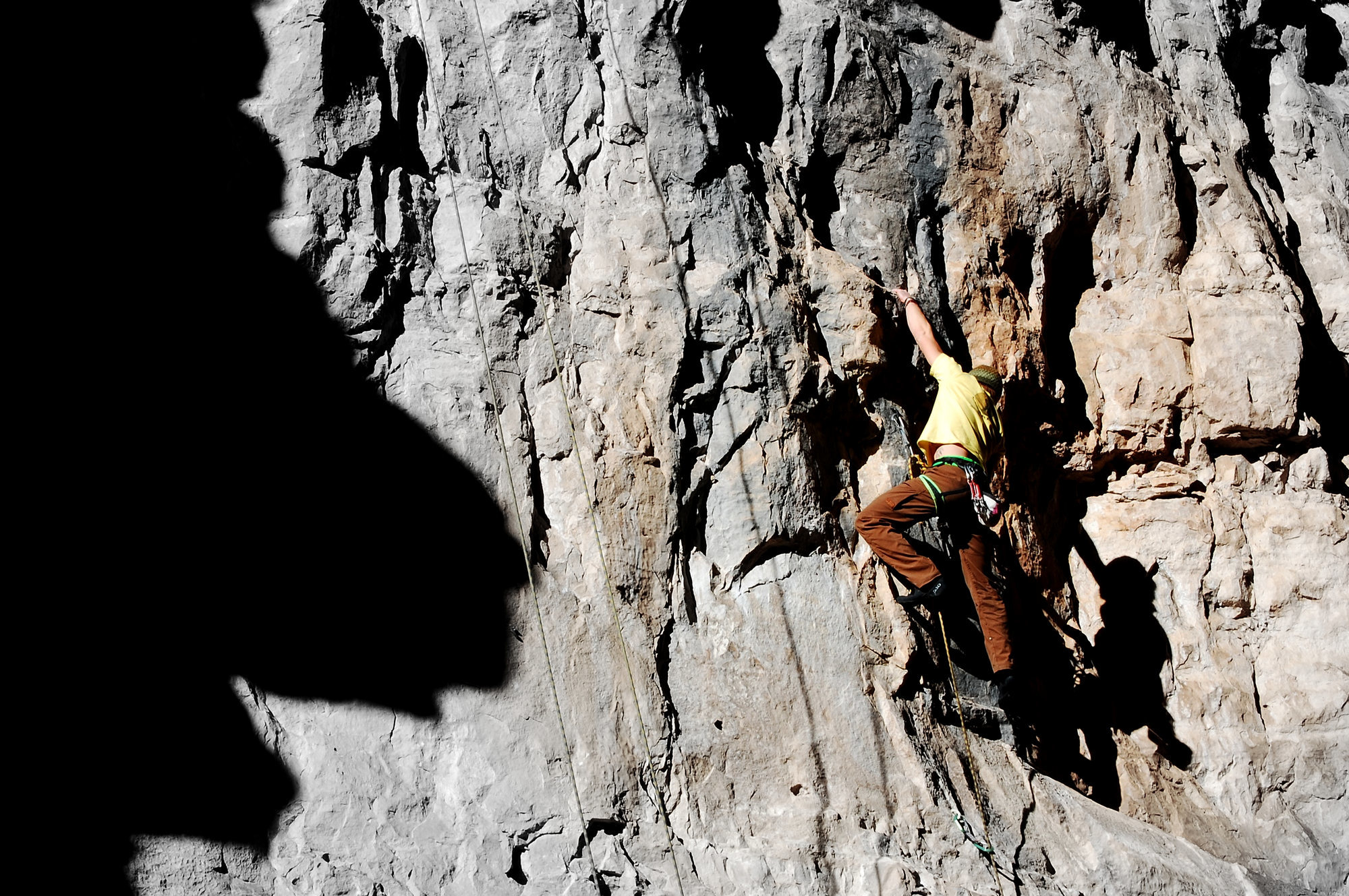 Jake Whittle flashing Charlie Chang 5.11a