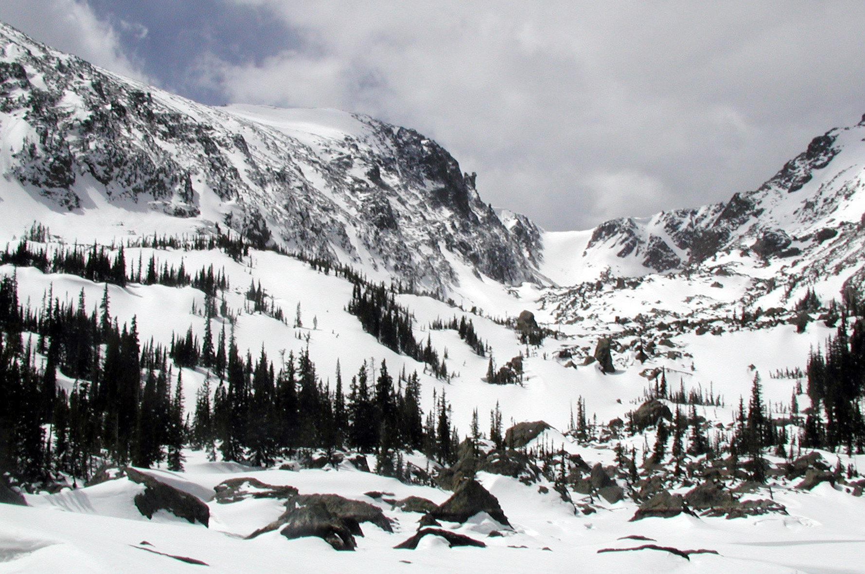 Chaos Canyon. Lake Haiyaha is more accessible in winter than in summertime.