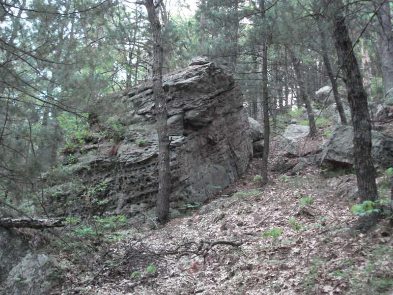 This boulder may have a possible problem or 2. To be developed?