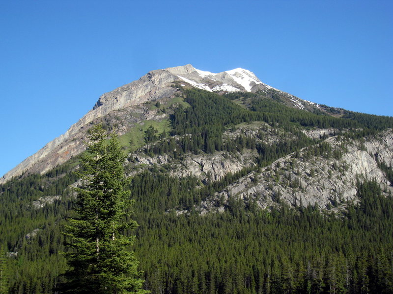 Mt. Indefatigable as seen from the Interlakes Parking area. The south ...