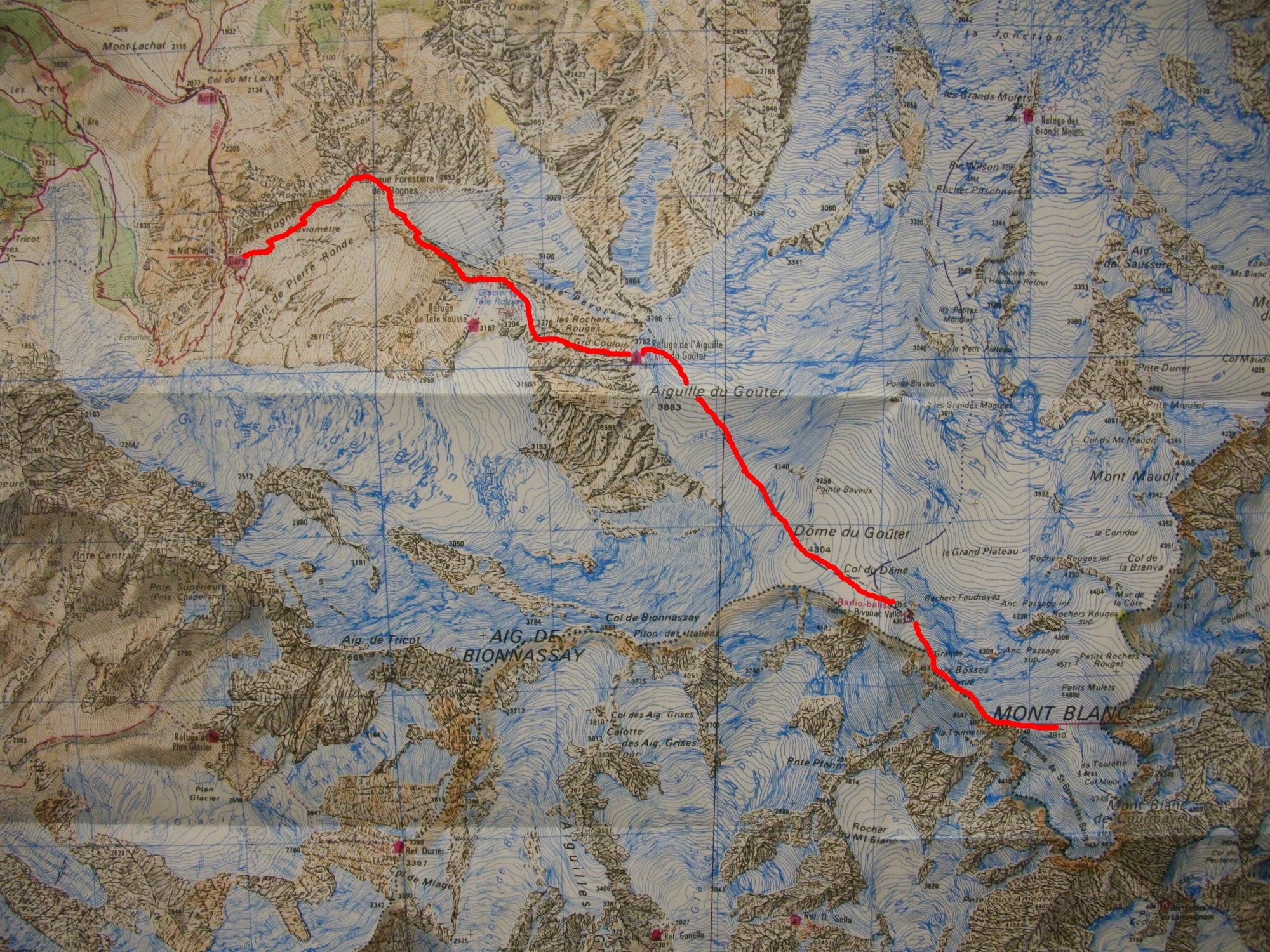 Goûter Route from Nid d'Aigle marked in red. Picture of IGN Map.