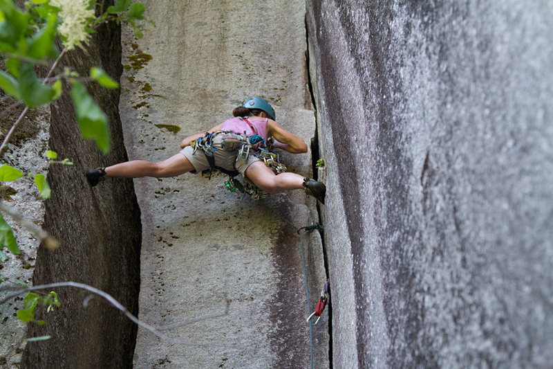 Lisa leading Pitch 3, RattleTale. This route is uber awesome crack ...