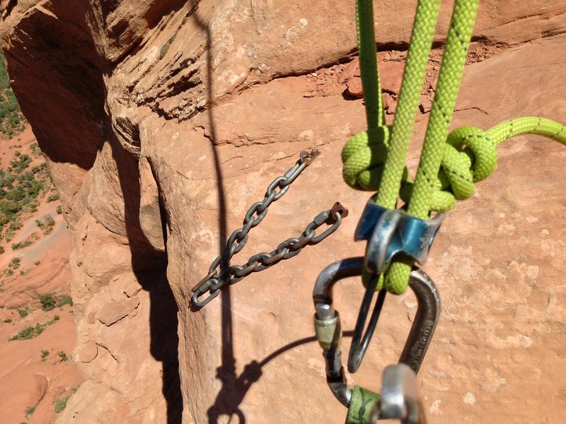 one rap down, one to go. a single 60m rope is enough. But just barely ...