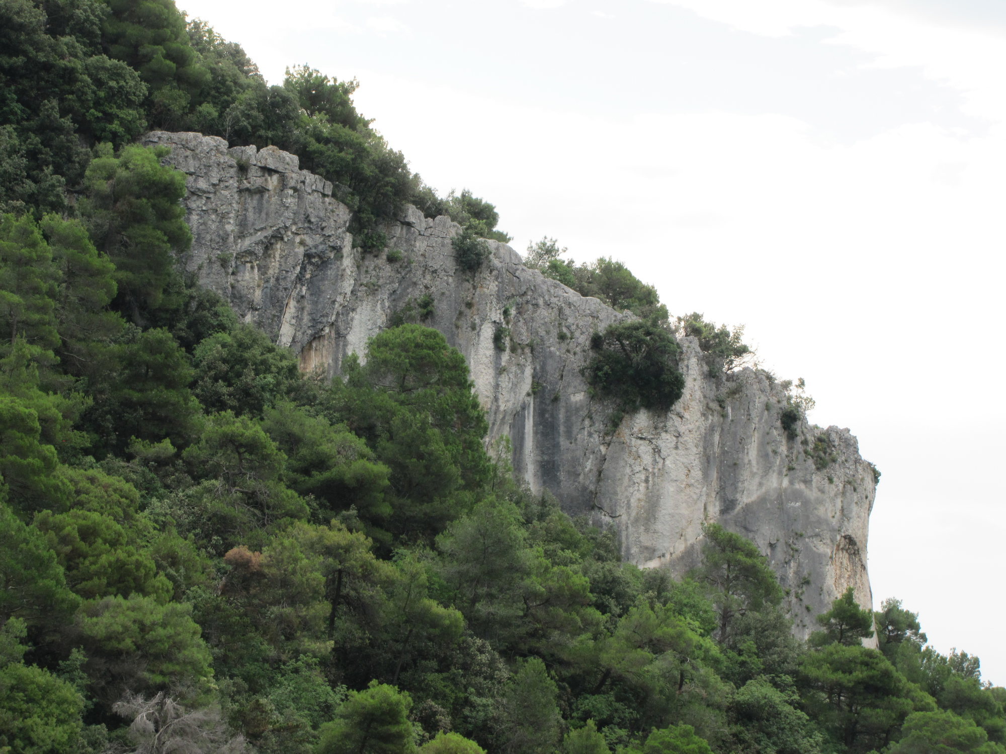 The right side of the cliff is the one with bolted routes.