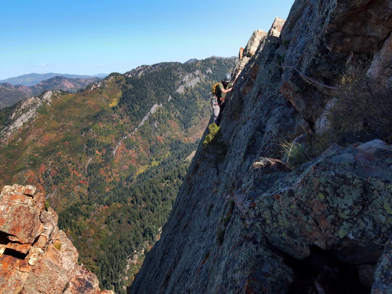 For the upper ridge I prefer to stay on the face, traversing cracks and ...