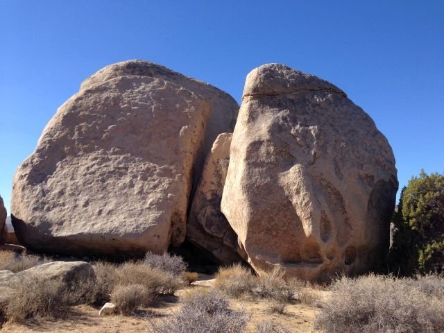 Rock Climbing in Rabbit Warren - North Boulder, Joshua Tree National Park