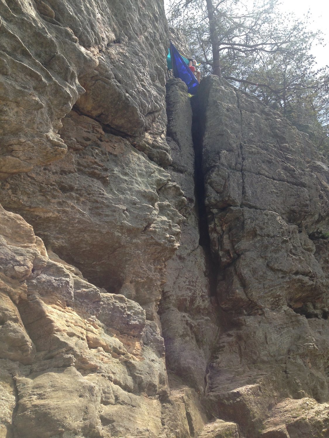 The off width crack... right side of main wall. Notice the hammock and ...