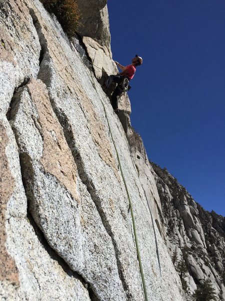 Pitch 4, A few fun horizontal moves to a exciting mantle