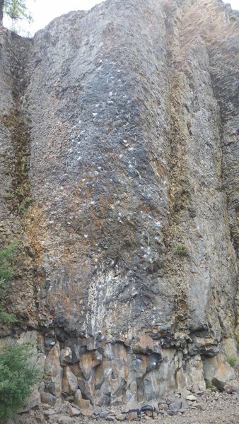 The Pit (L side) 1. Gravalanche (11a) 1a. Gravalanche Extension (12c) 2 ...