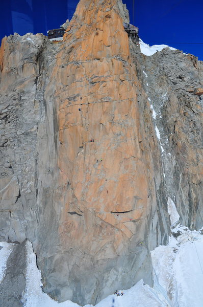 A really busy climbing day on the route.