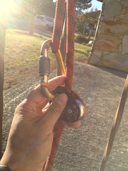 Using a progress capture device for simul climbing protection