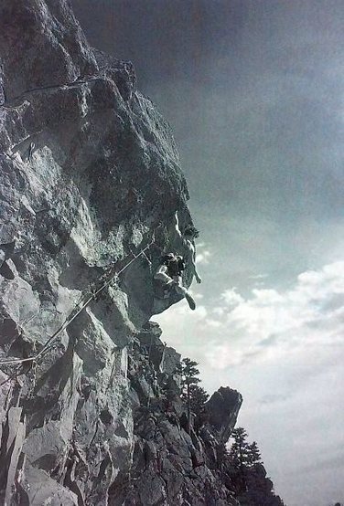 Charlie Fowler on Parlez-Vous Hang-dog? (5.12), Eldorado Canyon Photo ...