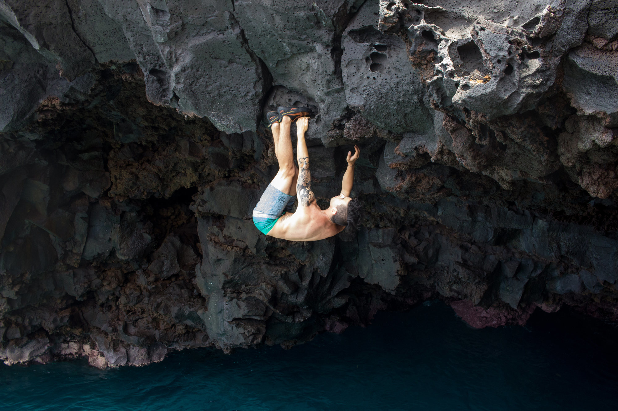 The finish is a bat hang at this part of the rock. You can try to climb ...