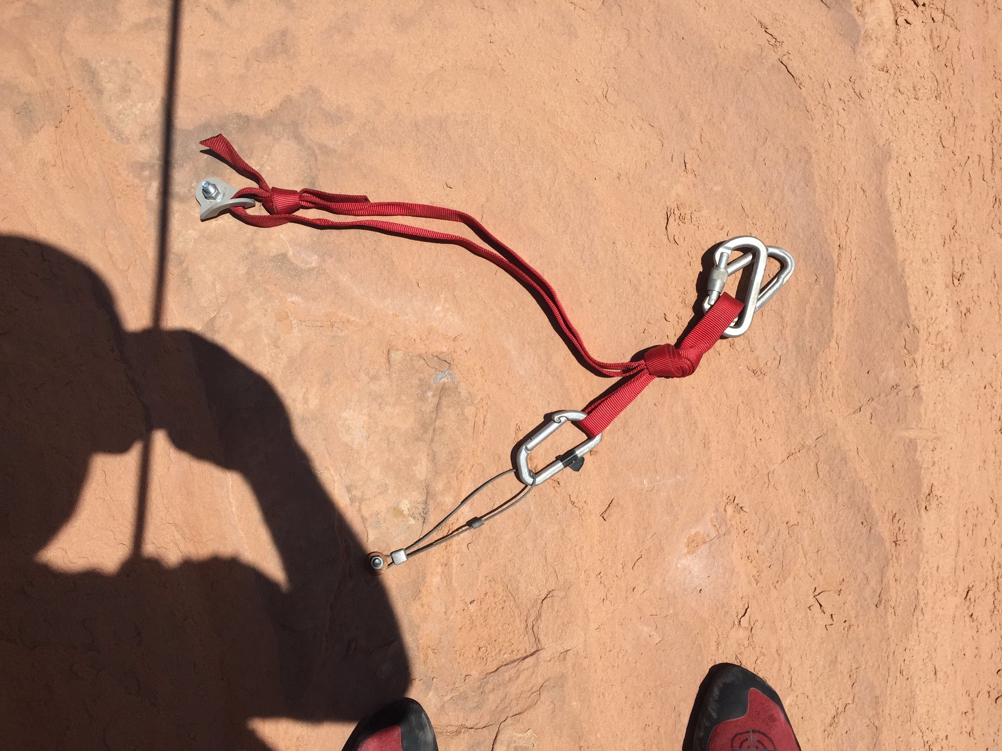 Rappel anchor, I extended it with black webbing, but still a rough pull ...