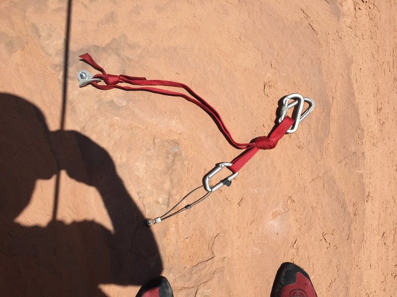 Rappel anchor, I extended it with black webbing, but still a rough pull ...