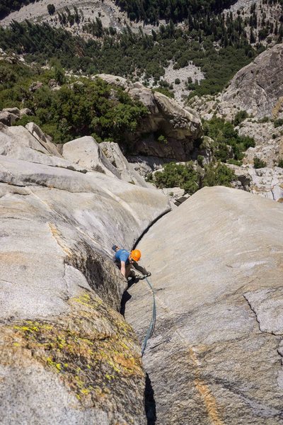 End of the offwidth pitch. Only the top 1/3 can be seen... the easy part