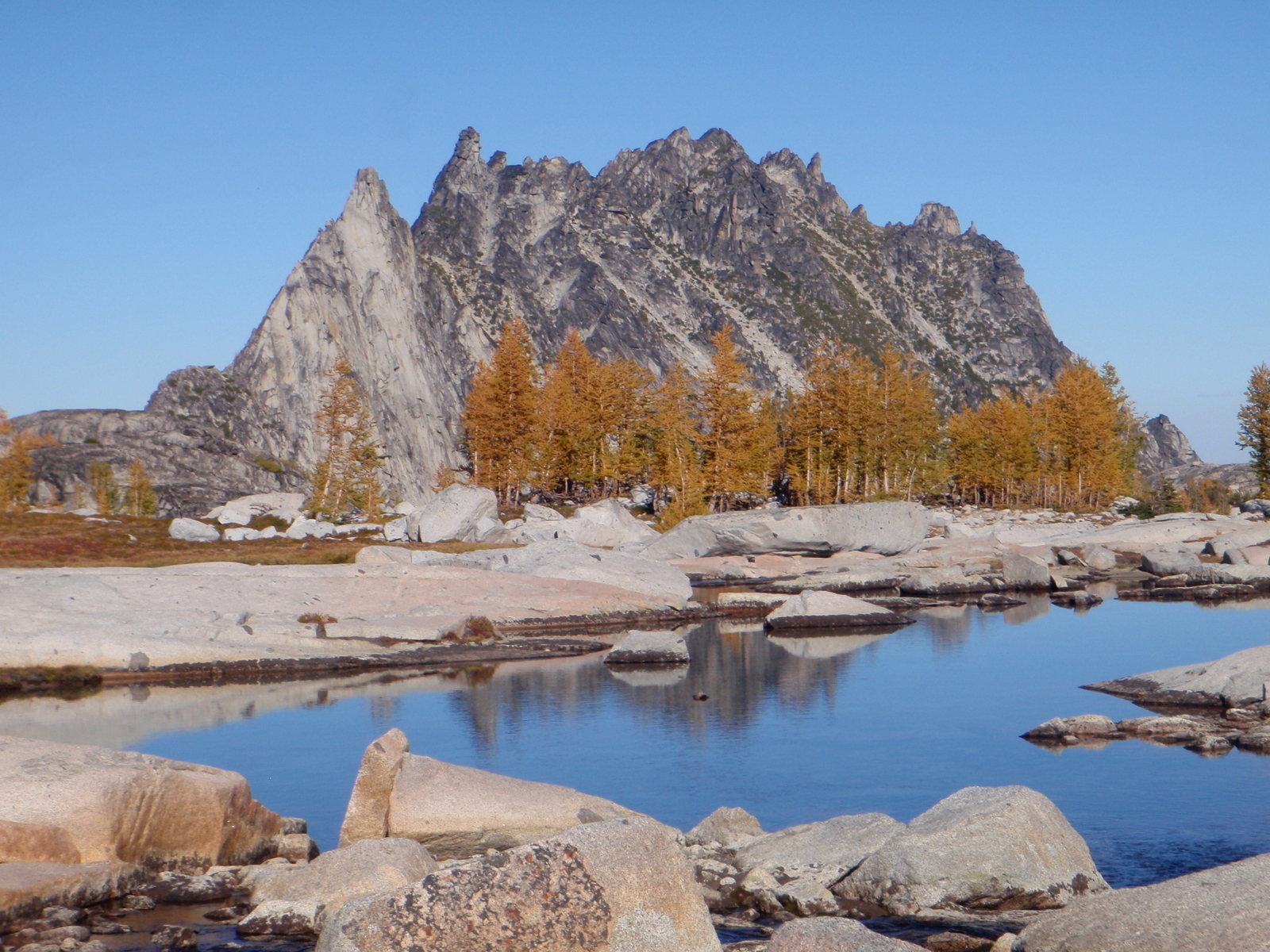 Hiking through the Enchantment Lakes, Mt Stuart Batholith, Cascades