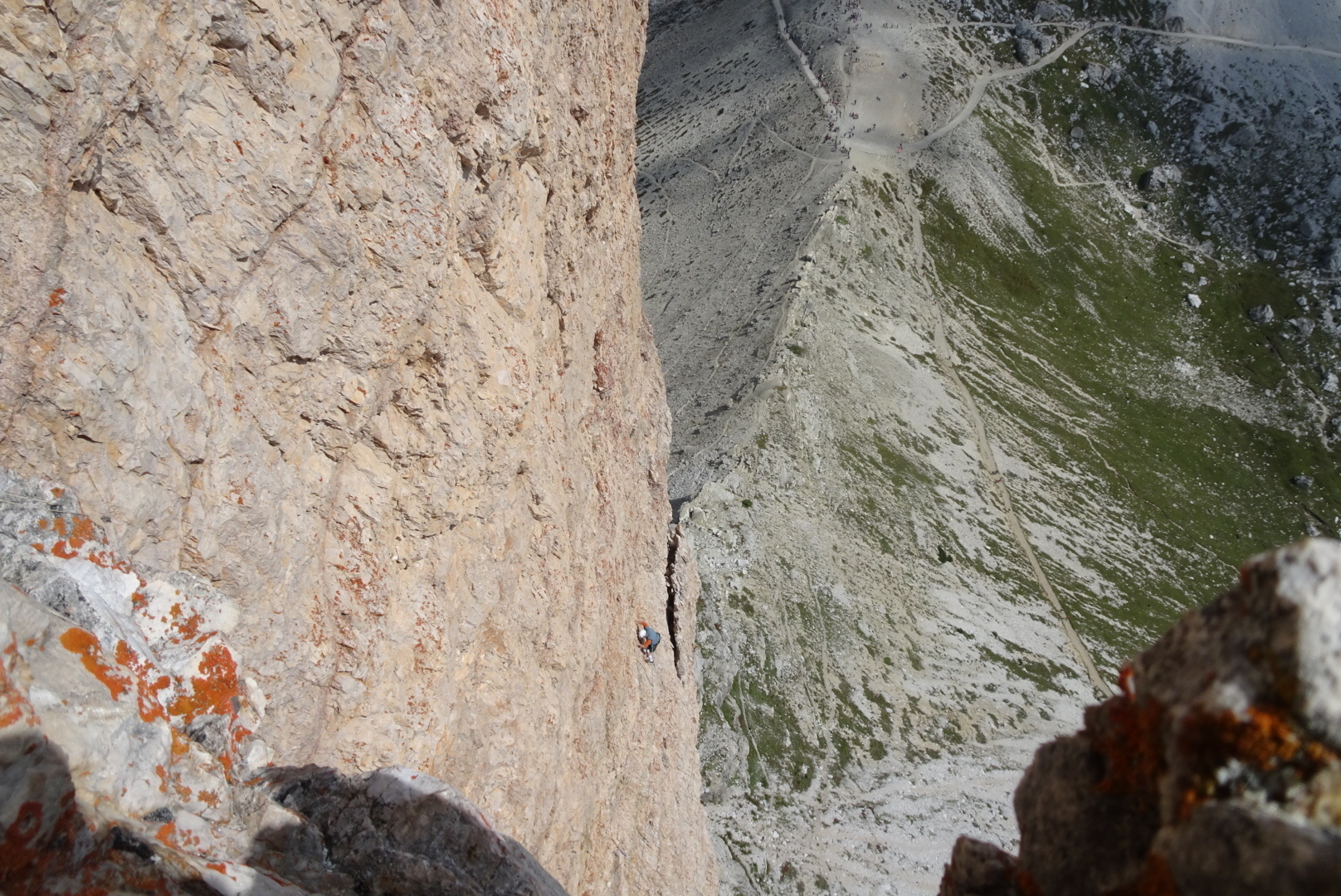 Traverse pitch and corner pitch followed as one pitch.