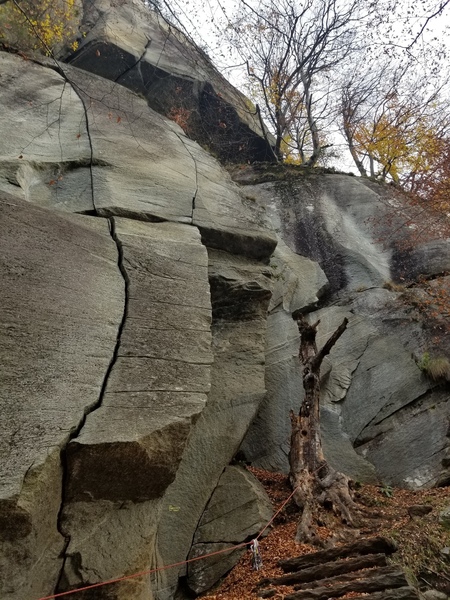 The upper crack on Leoni. The crack is too thin to climb, and instead ...