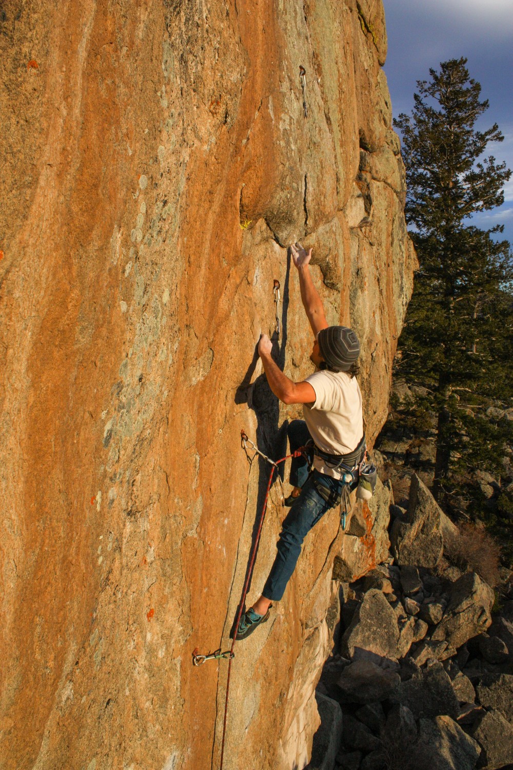 Todd Bol moving up into the undercling.