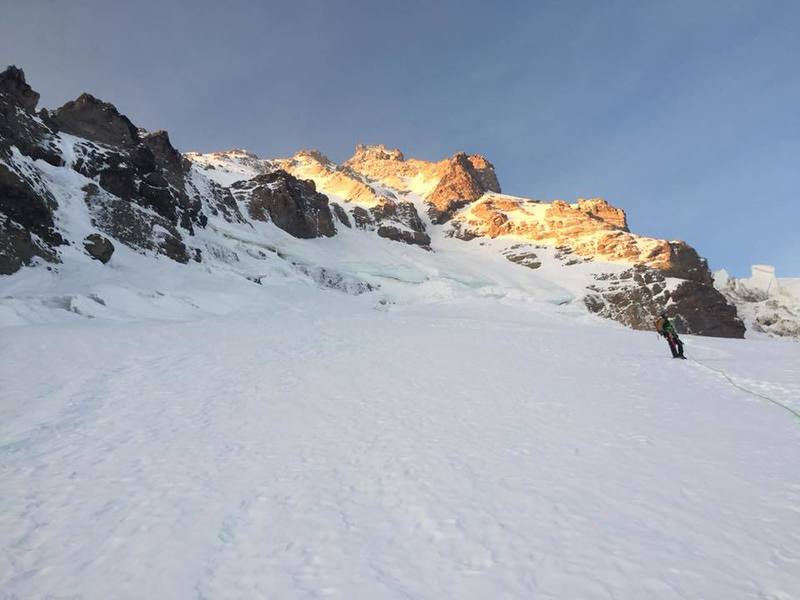 Approaching the bergshcrund. Crossed on the far right this time around ...