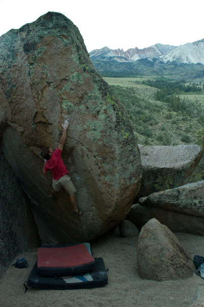 Bouldering in Sherman Acres, Sierra Eastside