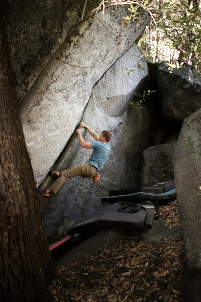 Climbing in Splitter Bluebird Boulder, Yosemite National Park