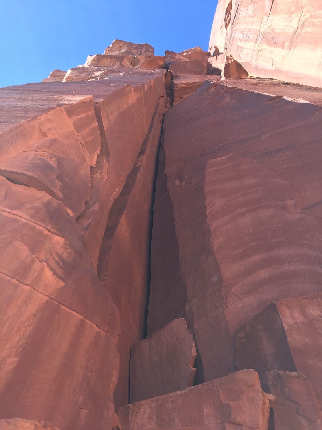 The route, starts on top of a small bench