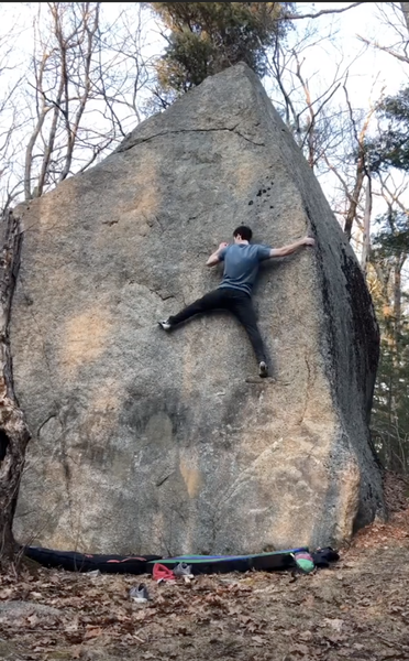 Bouldering in Devil's Rock, Eastern, MA