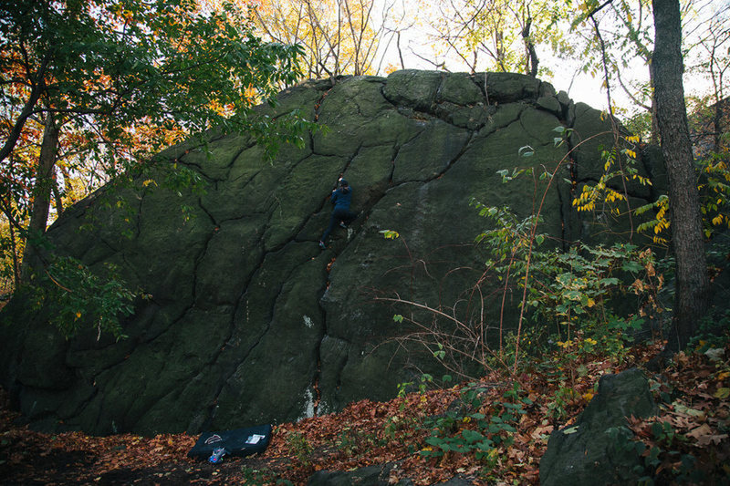Bouldering in Shit Rock, New York City