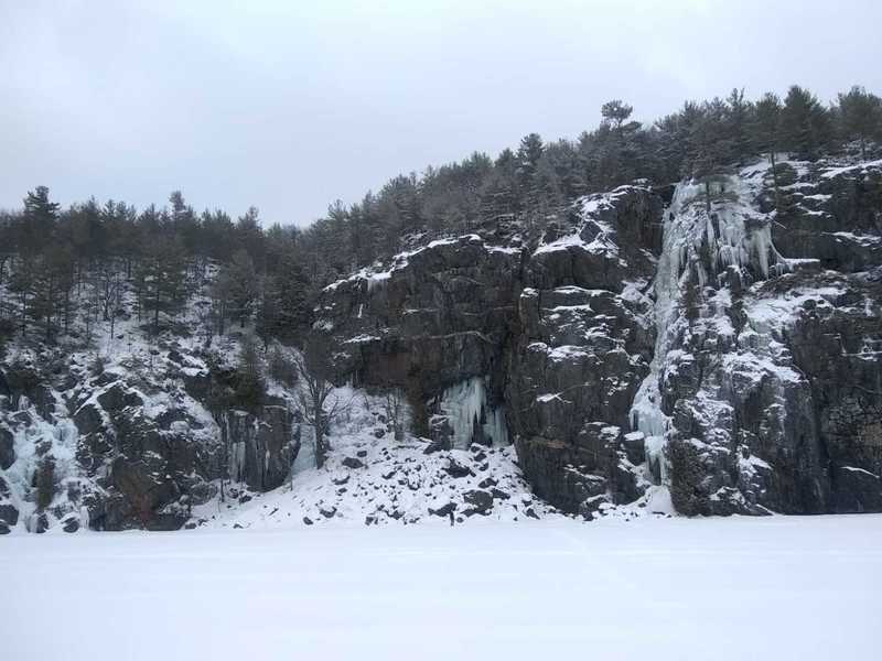 WI 3+ Ice-olation is on the right. Beside it on the right is WI5 M? Waterwings (not enough ice ...