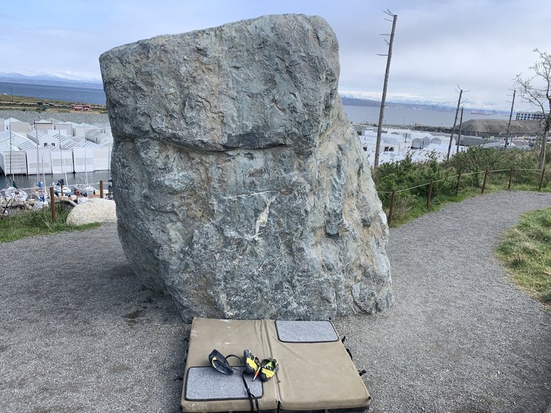 Climbing in Wilson Way Bridge Boulder, South-West & Tacoma