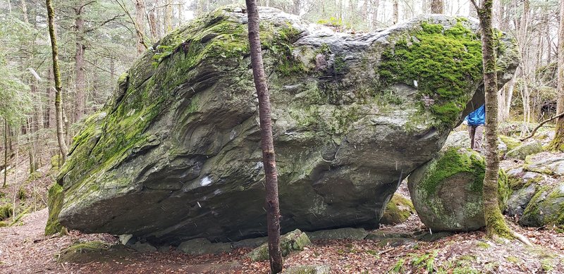Climbing in Trailside Boulder, 2. Central Vermont