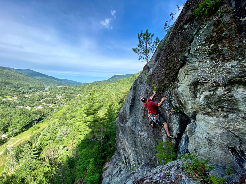 An alternate finish to the last pitch. Hand traverse that crack till ...