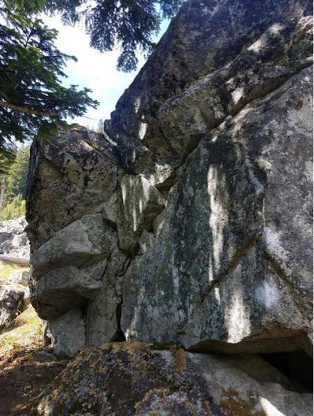 Climbing in Off Width Boulder, Central-West Cascades & Seattle