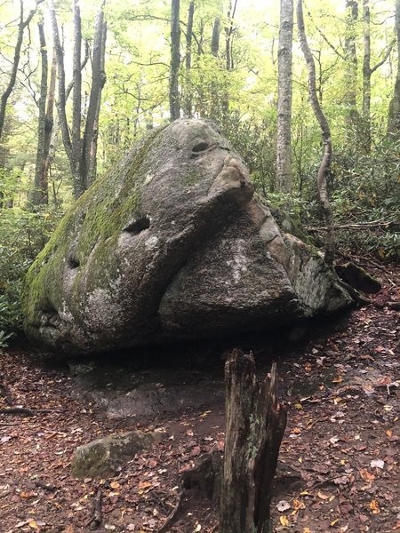 Does anyone know the name of this boulder or boulder problem + rating ...