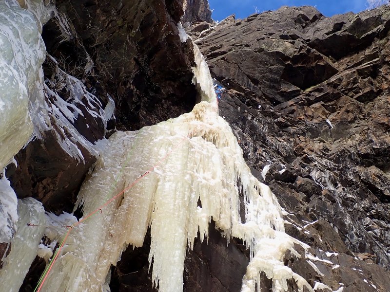 Scott Backes pulling down the P2 pillar on La Ruee!