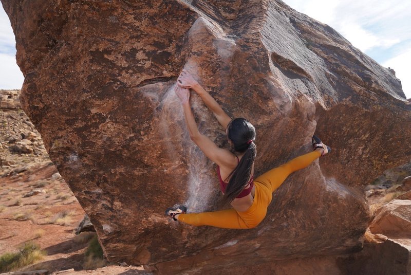 Debbie using a heel hook and a toe hook at the same time