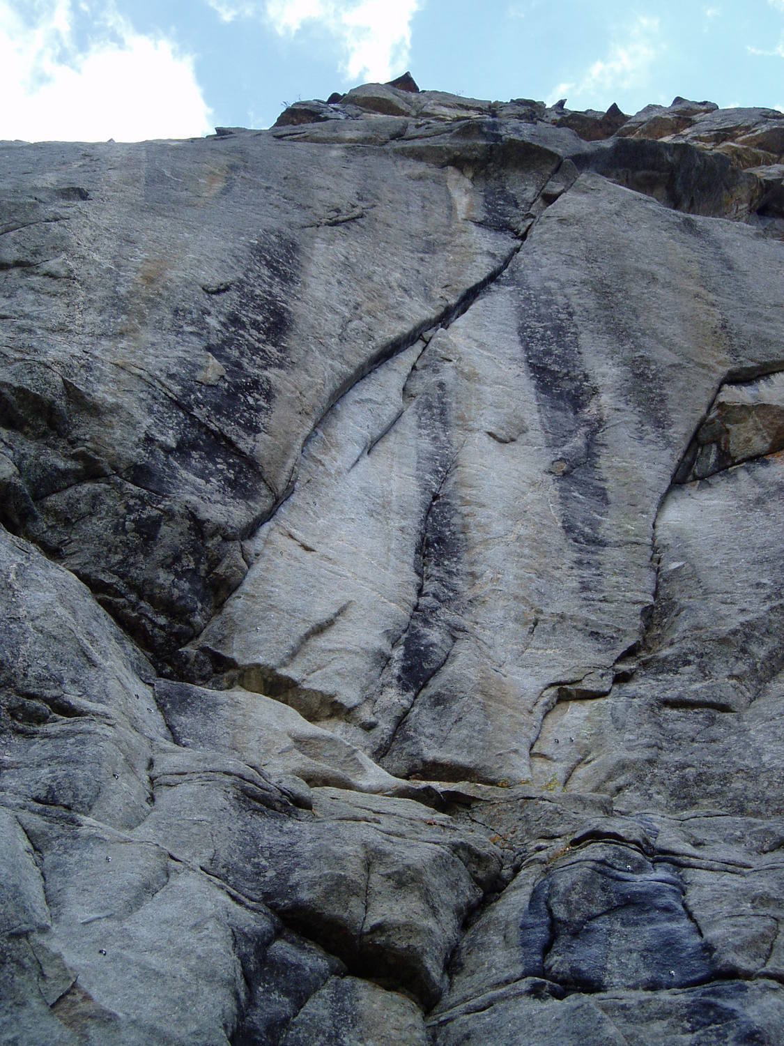 A gorgeous and Yosemite-like piece of granite. The first pitch, to the ...