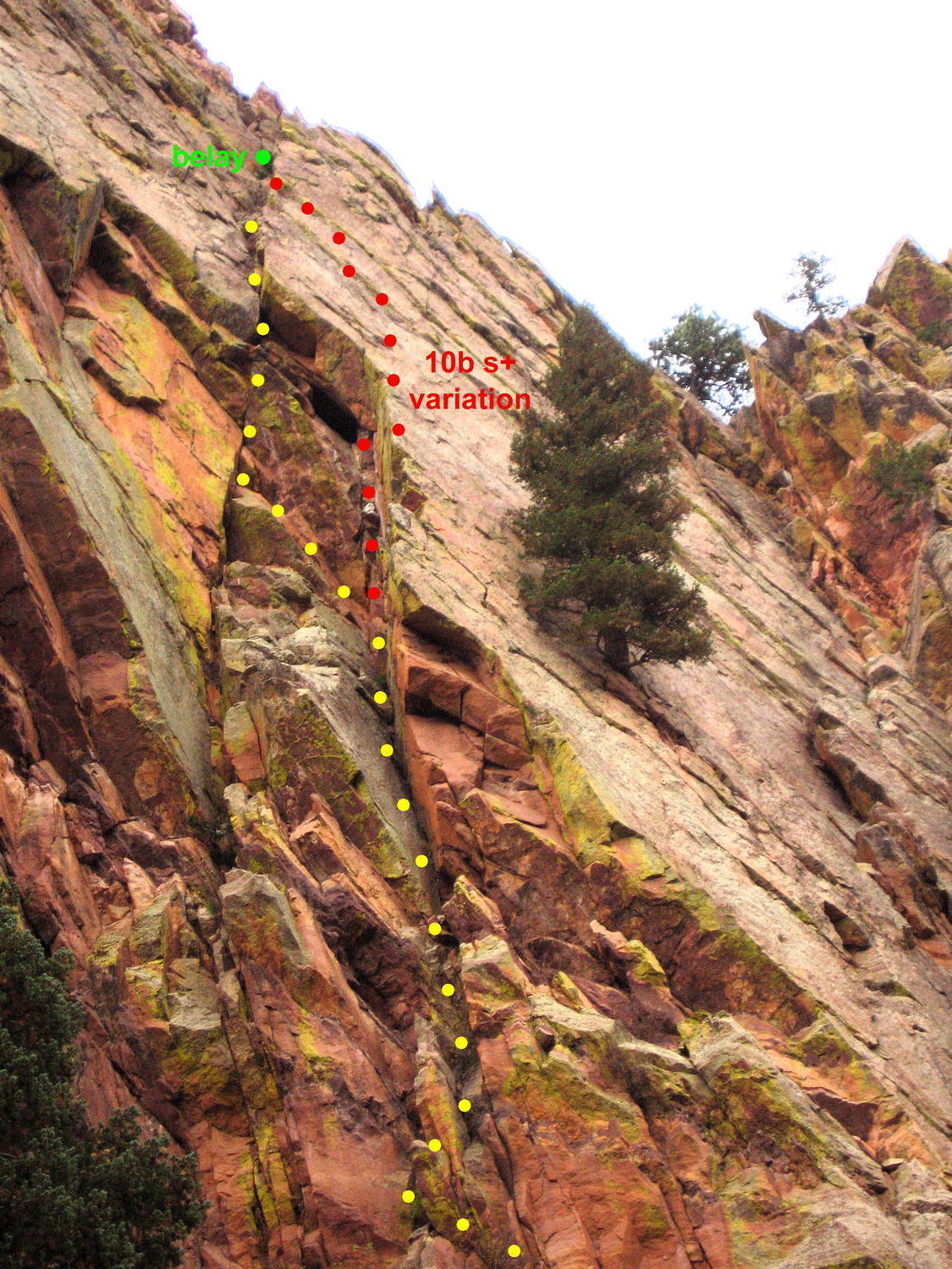 Roof Wall, second pitch variation (10b s+): Climb the V-slot (9) to a ...