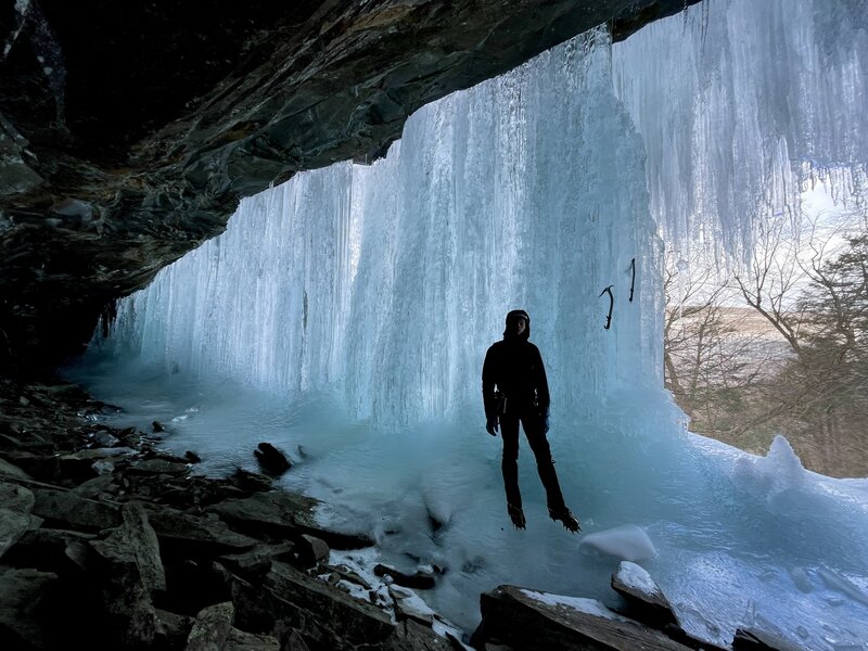 Climb Viola Ravine, Catskills (Ice)
