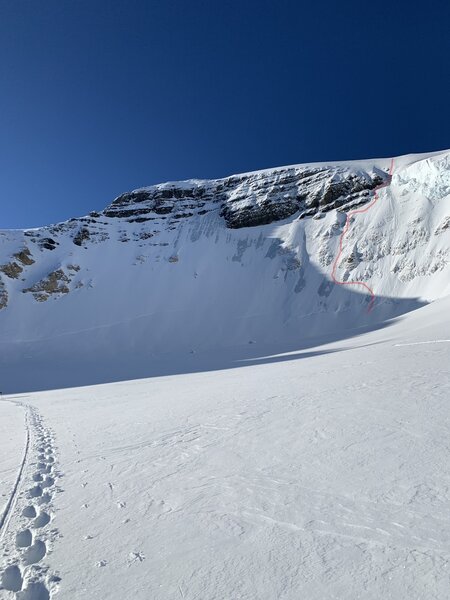 Route is now a bit left of the original as the serac threatens above ...